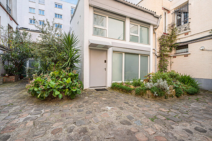 Maison à vendre - Paris e , La Chapelle, Marx Dormoy - 4 pièces - 2 chambres