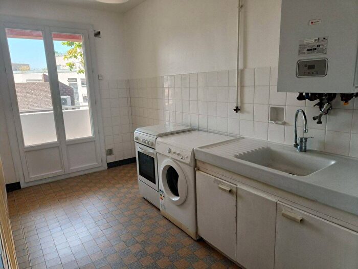 Croix Rouge-Portail-Rouge Sémard, Saint-Martin-d'Hères : Appartement 16 pièces à louer
