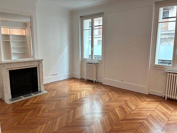Appartement à louer - Porte Dauphine, Paris ème arrondissement - 2 pièces - 1 chambre