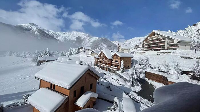 Appartement à vendre - Saint-Étienne-de-Tinée - 4 pièces - 3 chambres