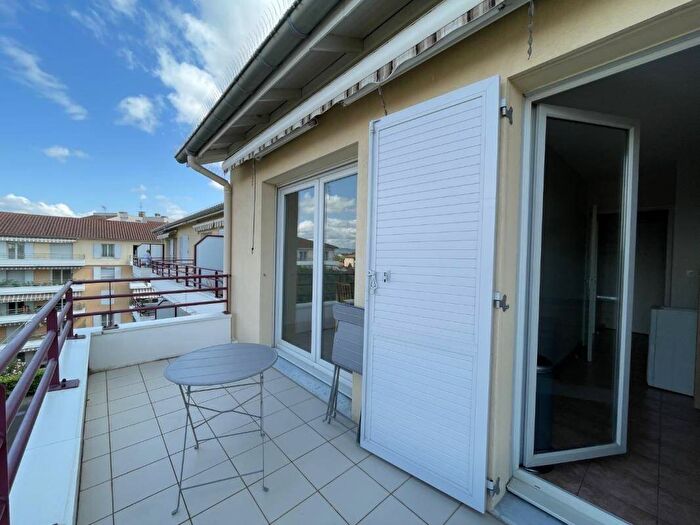 Appartement à louer - centre Ville-La Chartonnière-La Barre, Villefranche-sur-Saône - 2 pièces - 1 chambre