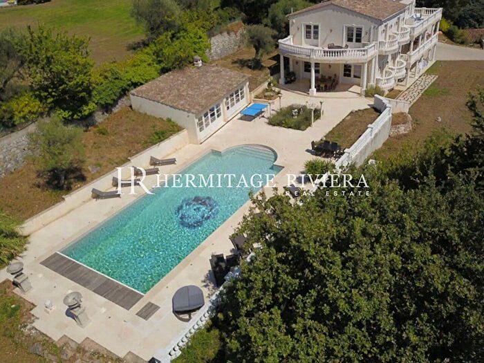 Maison à louer - Tourrettes-sur-Loup - 9 pièces - 7 chambres