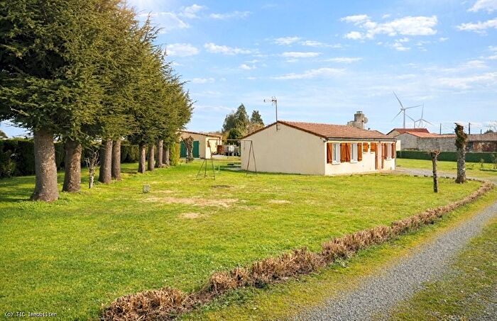 Maison à vendre - Ruffec - 4 pièces - 3 chambres