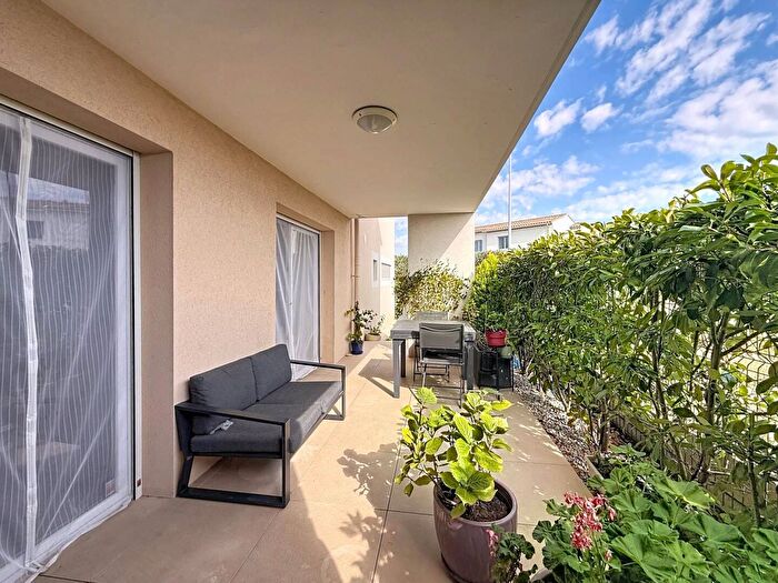 Appartement à louer - Le Grimond-Plateaux Fleuris-Valliere, Saint-Laurent-du-Var - 3 pièces - 2 chambres