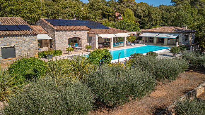 Maison à vendre - Flayosc - 8 pièces - 4 chambres