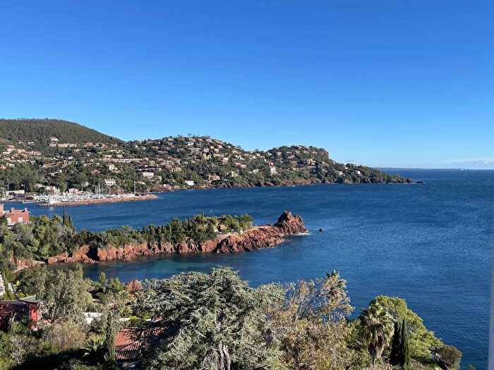 Appartement à louer - Le Dramont-Agay-Anthéor-Le Trayas, Saint-Raphaël - 4 pièces - 3 chambres