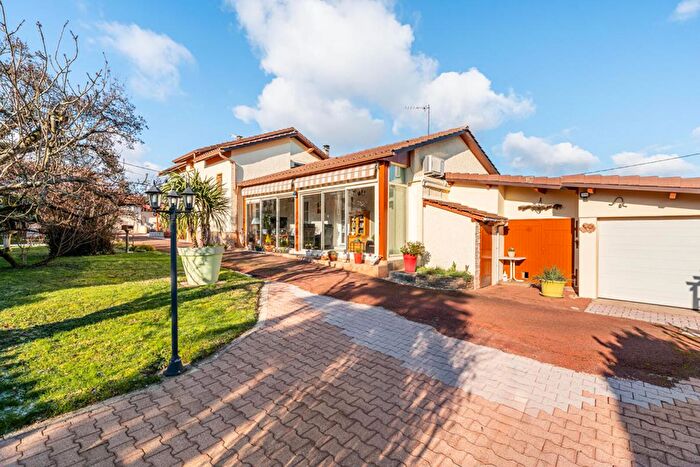 Maison 5 pièces à Jons, à vendre