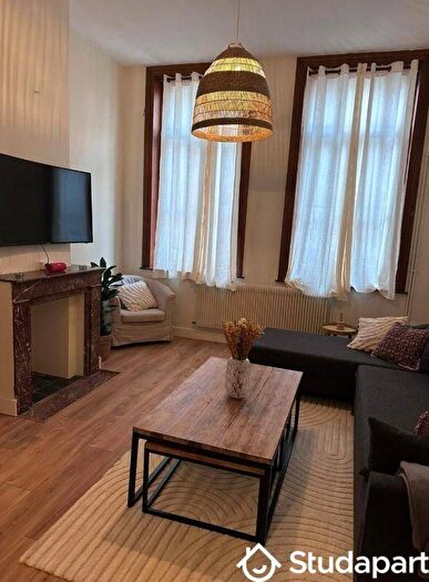 Appartement à louer - Hauts Champs-Nouveau Roubaix-Petites Haies - 1 pièce - 5 chambres