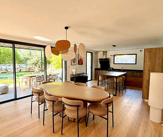 Maison 5 pièces à Éguilles, à louer