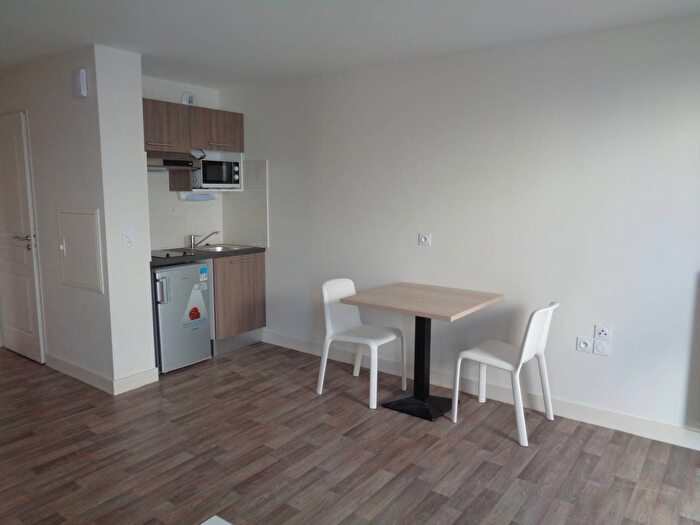 Appartement à louer - Brive-la-Gaillarde, Centre-ville, Pont Cardinal, Champanatier - 1 pièce