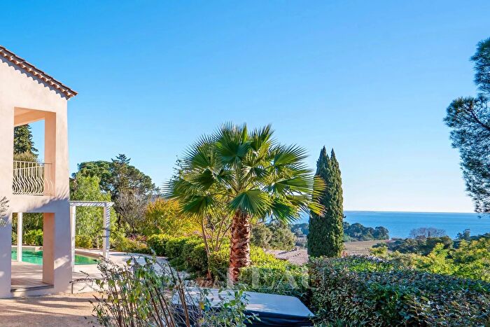 Maison à vendre - La Croix-Valmer - 8 pièces - 6 chambres