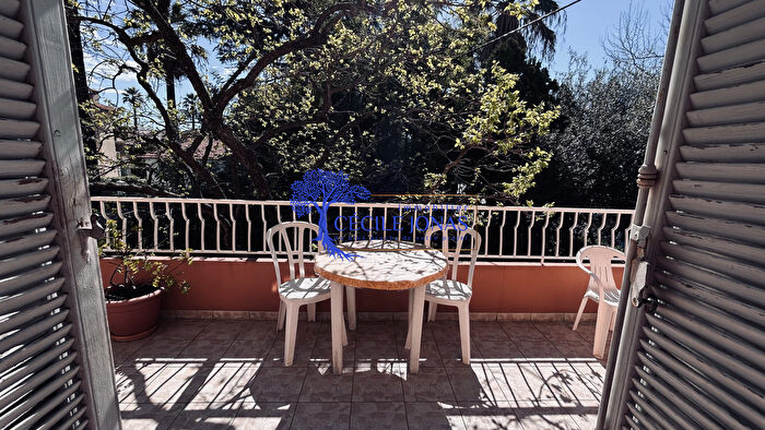 Maison à vendre - Hyères, Centre-ville - 8 pièces - 6 chambres