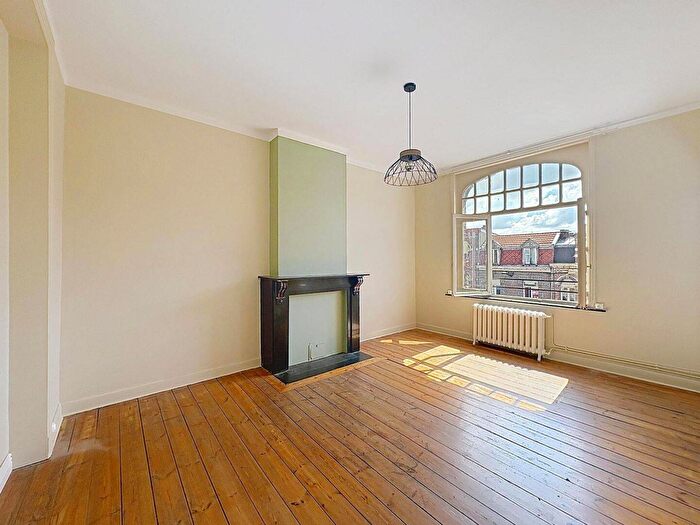 Appartement 4 pièces à louer à Centre-Neuf Bourg-Quesnoy-Delsaux-Musée-Cannoniers-Gare, Valenciennes