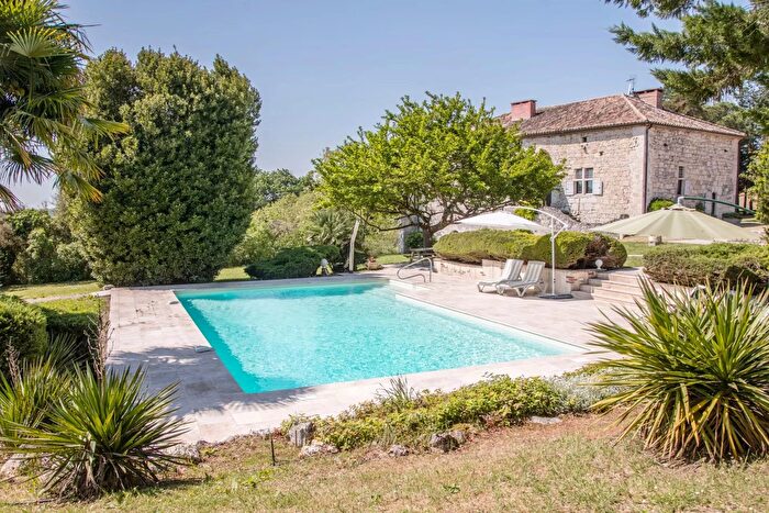 Maison à vendre - Beauville - 14 pièces - 6 chambres