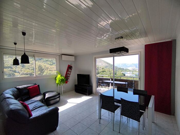 Marseille 10ème, Saint-Tronc : Appartement 4 pièces à louer