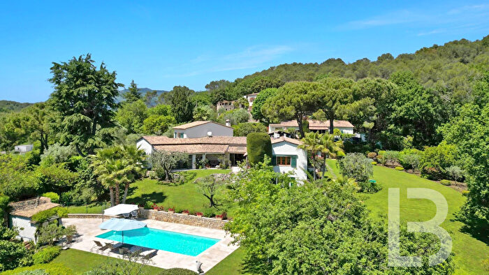 Maison à vendre - Opio - 9 pièces - 6 chambres