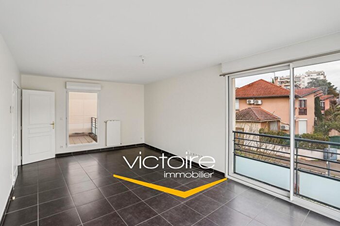 Appartement à louer - Lyon e , Monchat - 3 pièces - 2 chambres