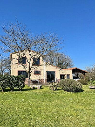 Maison à vendre - Saint-Georges-de-Montaigu - 6 pièces - 4 chambres