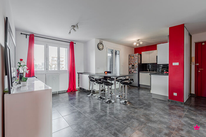 Appartement à vendre - Décines-Charpieu, Berthaudière - 3 pièces - 2 chambres
