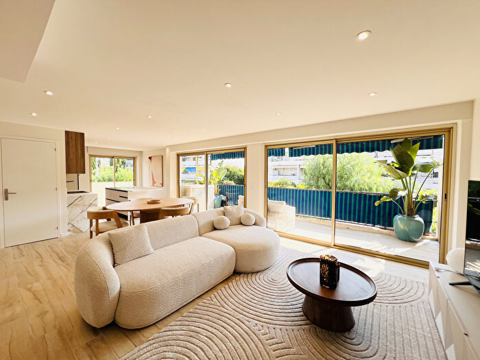 Appartement à vendre - Cannes, Pointe Croisette - 4 pièces - 3 chambres