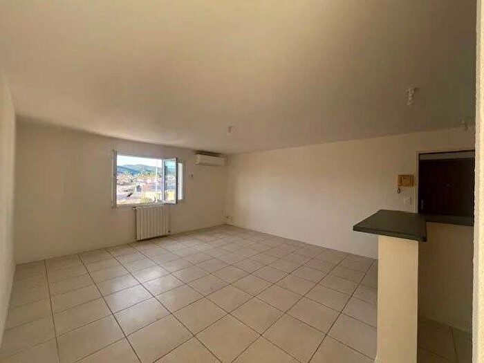 Appartement à louer - Saint-Julien-les-Rosiers - 4 pièces - 3 chambres