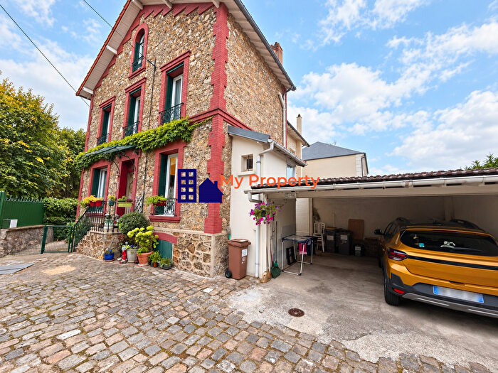 Carrières-sur-Seine : Maison 5 pièces à vendre