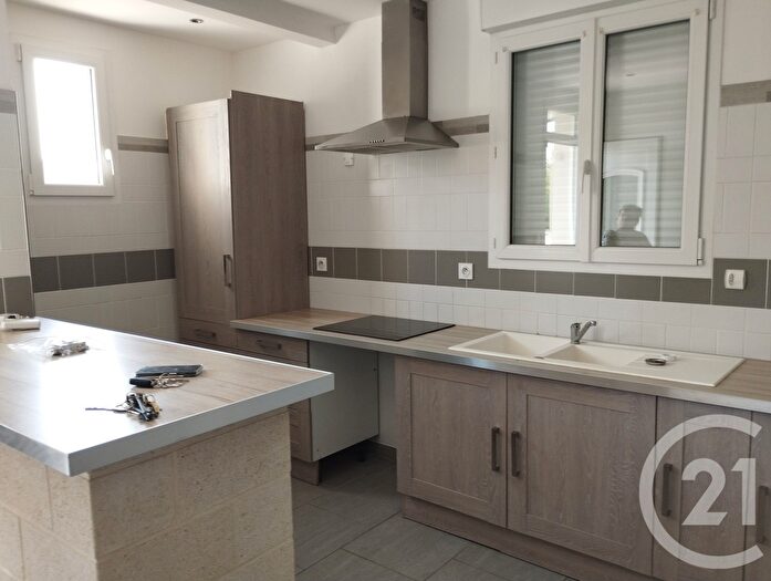 Maison 8 pièces à Beaumont-le-Roger, à louer