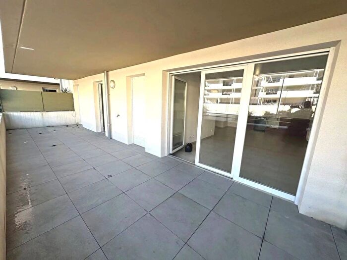 Appartement à louer - Cuges-les-Pins - 4 pièces - 3 chambres