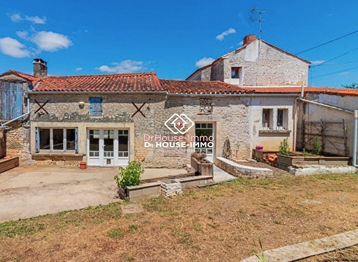 Maison à vendre - Nalliers - 6 pièces - 4 chambres