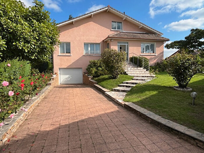 Maison à vendre - Charmeil - 6 pièces - 5 chambres