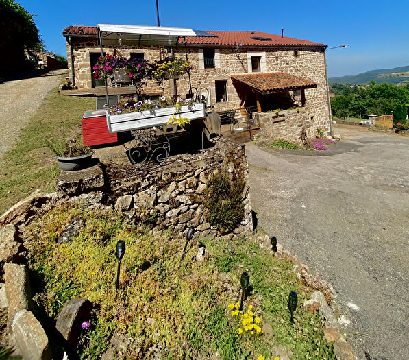Maison 7 pièces à Saint-Julien-Molin-Molette, à vendre