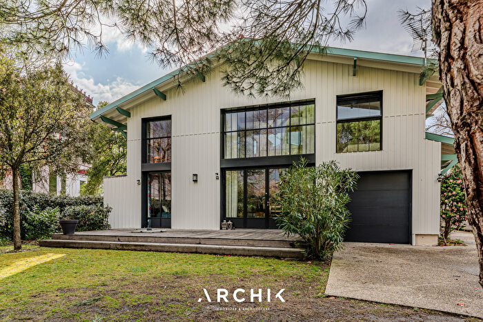 Maison à vendre - Arcachon, Ville dHiver, Parc Mauresque - 7 pièces - 5 chambres