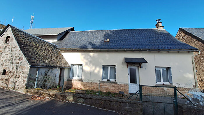 Maison à vendre - Besse-et-Saint-Anastaise - 5 pièces - 3 chambres