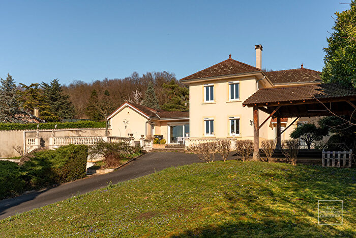 Maison à vendre - Reyrieux - 9 pièces - 6 chambres