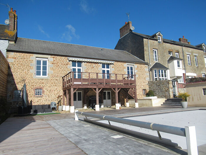 Maison à vendre - La Ferté-Macé - 8 pièces - 6 chambres