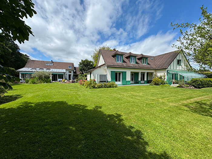 Maison 10 pièces à Grosrouvre, à vendre