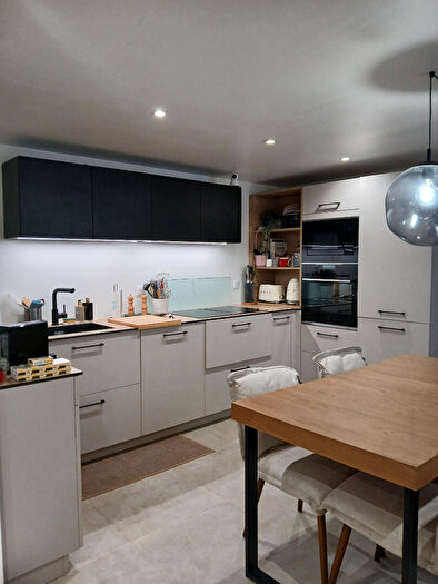 Maison à louer - Méounes-lès-Montrieux - 3 pièces - 2 chambres