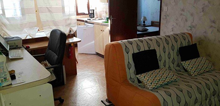 Saint Julien-Darnus, Auxerre : Appartement 2 pièces à louer