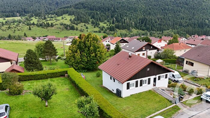 Maison à vendre - Maisons-du-Bois-Lièvremont - 5 pièces - 4 chambres