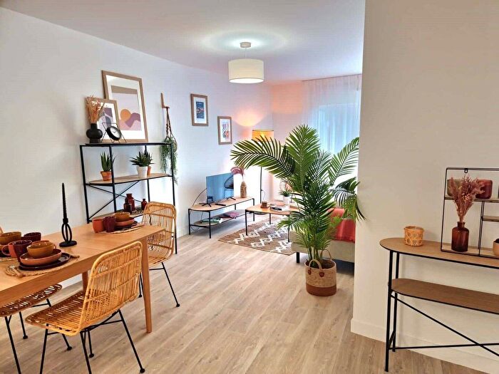 Appartement à louer - Bord de Seine-Les Martinets, Rueil-Malmaison - 5 pièces - 3 chambres