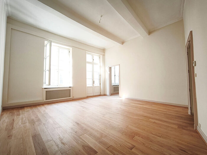 Appartement à louer - Avignon, Palais des Papes, Zone Piétonne - 5 pièces - 3 chambres