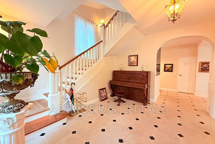 Maison à vendre - Maisons-Laffitte, Centre-ville - 8 pièces - 6 chambres