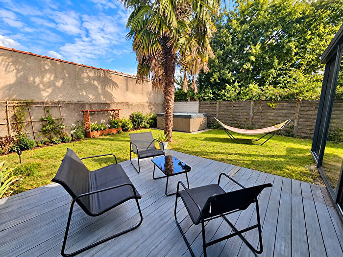 Saint-Sébastien-sur-Loire, Est : Maison 5 pièces à vendre