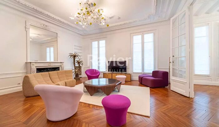 Appartement à louer - Paris e , Clichy, Trinité - 6 pièces - 4 chambres