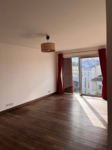 Appartement à louer - Angoulême - 3 pièces - 2 chambres