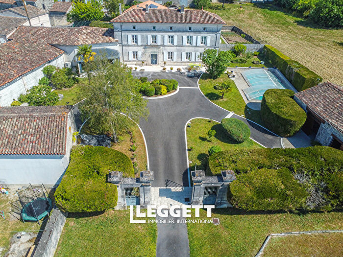 Maison 8 pièces à Hiersac, à vendre