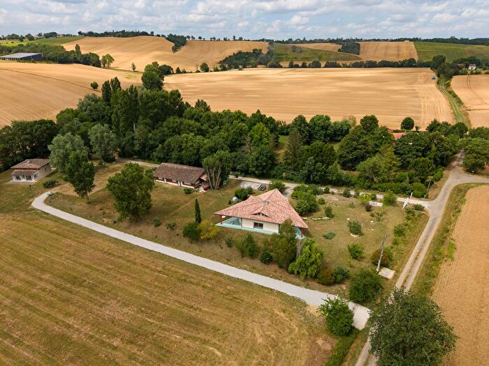 Maison 8 pièces à vendre à Lanta