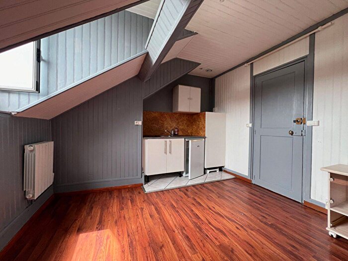 Ville Basse-Centre, Montereau-Fault-Yonne : Appartement 2 pièces à louer