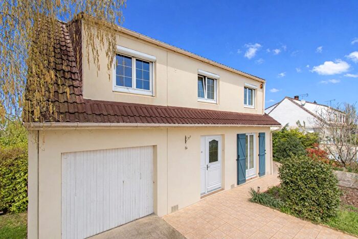 Maison à vendre - Ballancourt-sur-Essonne - 5 pièces - 4 chambres