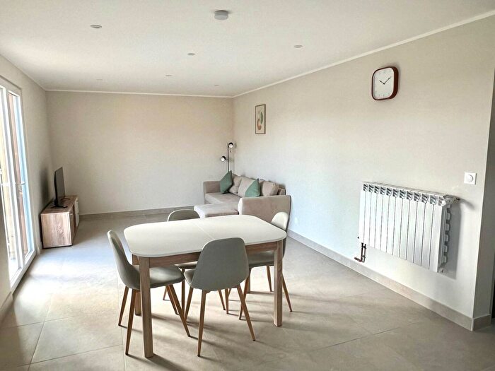 Appartement à louer - Ouest, Saint-Jean-dAngély - 3 pièces - 2 chambres